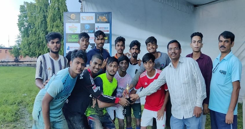 NSSL DAY 18: स्लम फुटबॉल टूर्नामेंट में खिलाड़ी दिखा रहे स्फूर्ति ...